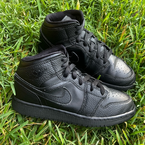 Jordan | Shoes | Clean Air Jordan Mid Size 45 Black Leather Shoes ...